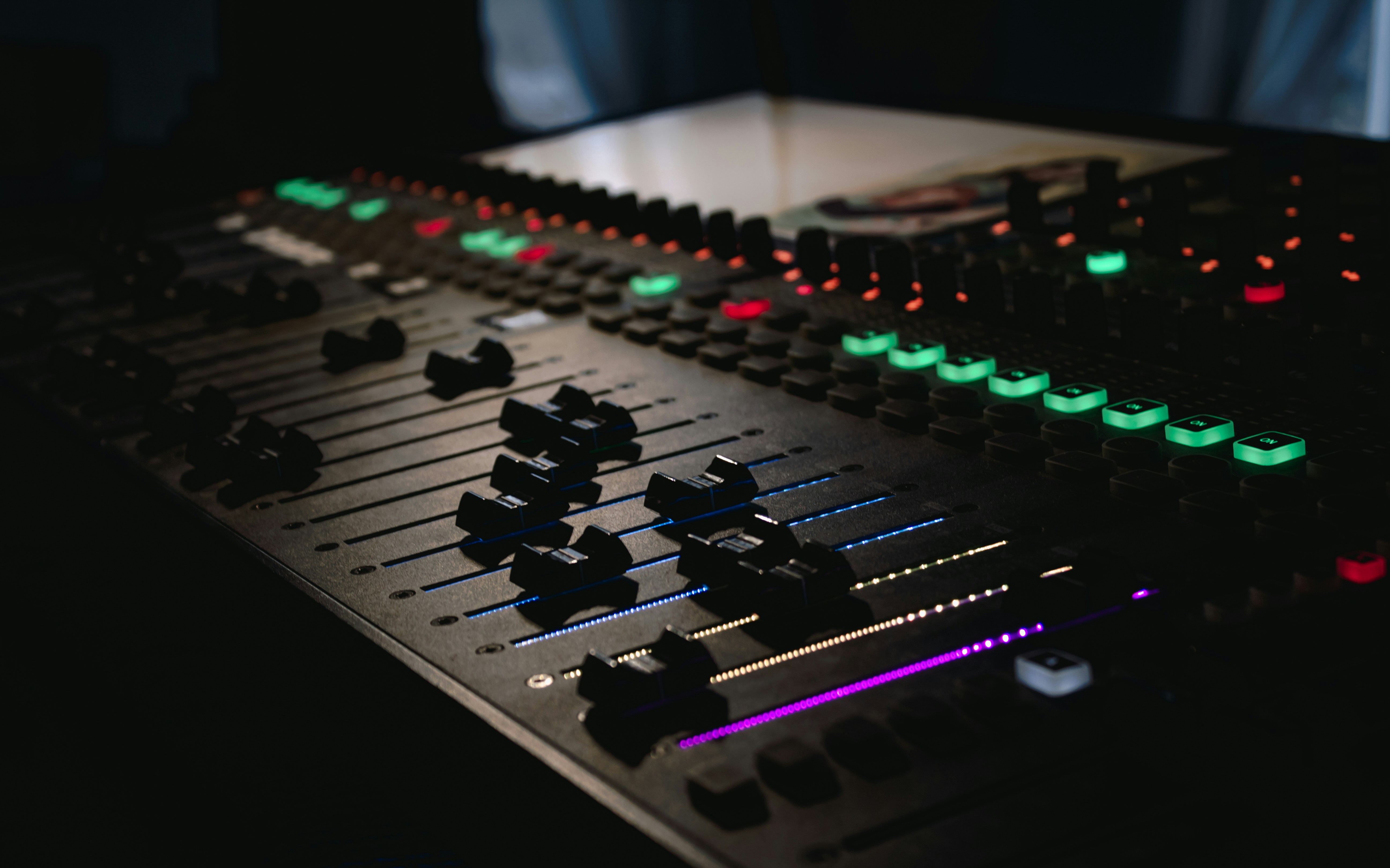 The Critical Difference: Studio Quality vs. Home Studio Noise Floor